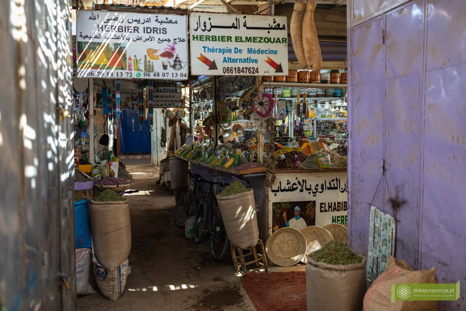 Targ w Rissani, madfouna i berber pizza. W drodze do Erg Chebbi.