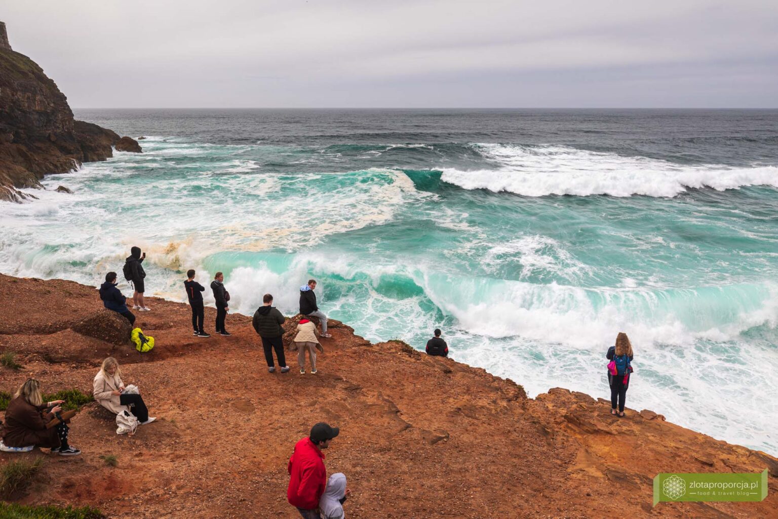 Nazare. Wielkie fale, klimatyczne miasteczko i cudowna plaża.